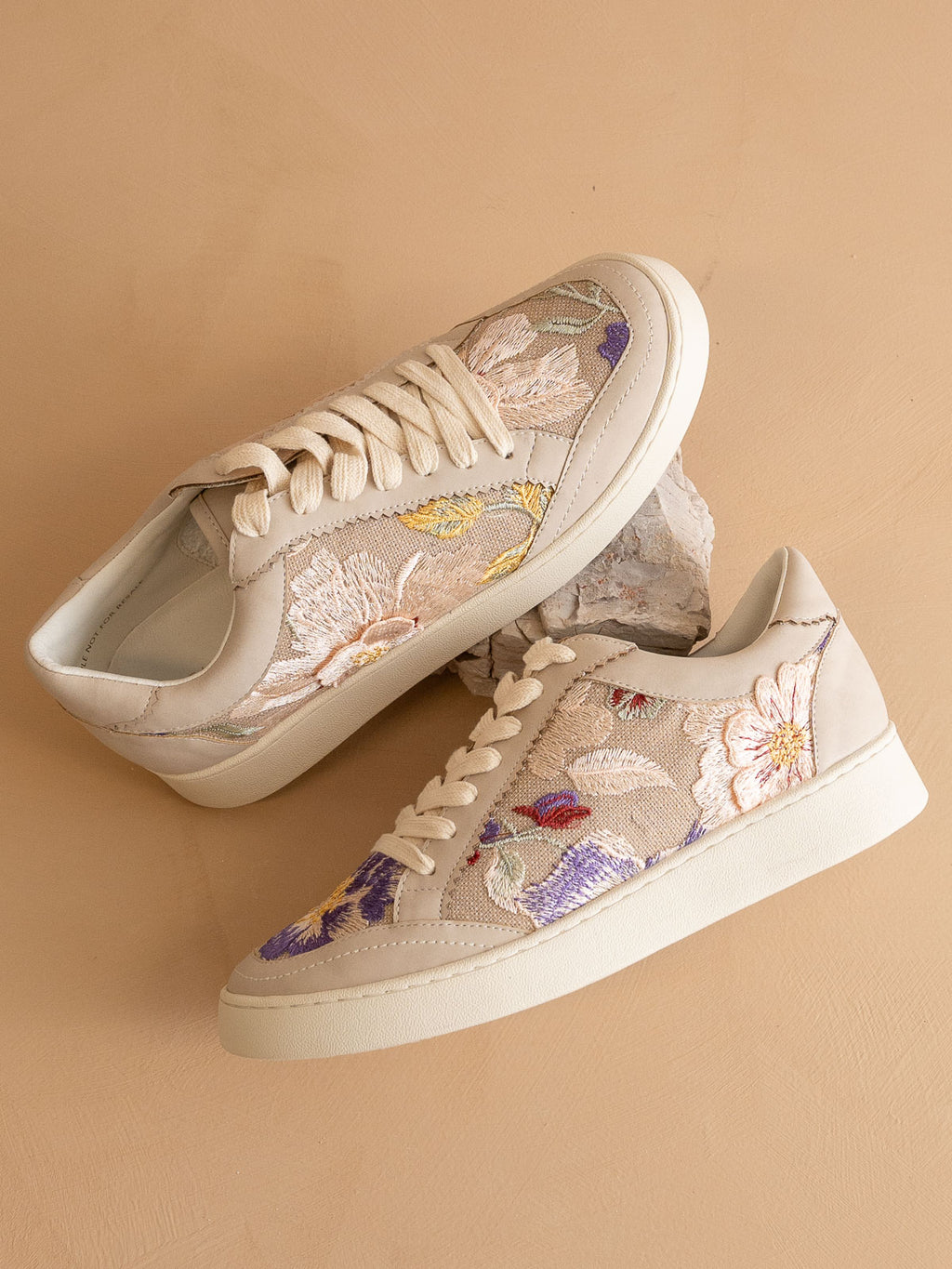 The Tammi | Light Grey Floral Applique Sneaker – Oasis Society